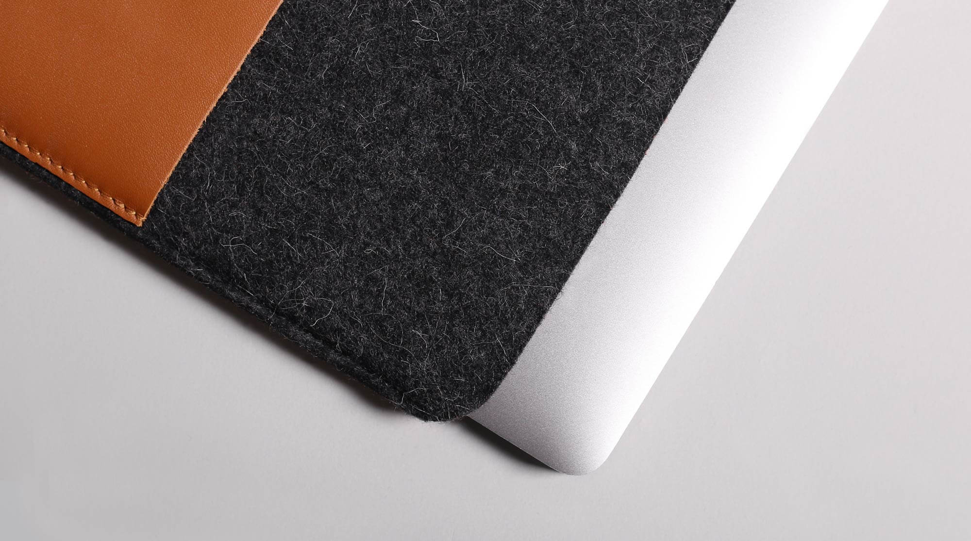 Leather MacBook Sleeve Black Edition | Harber London