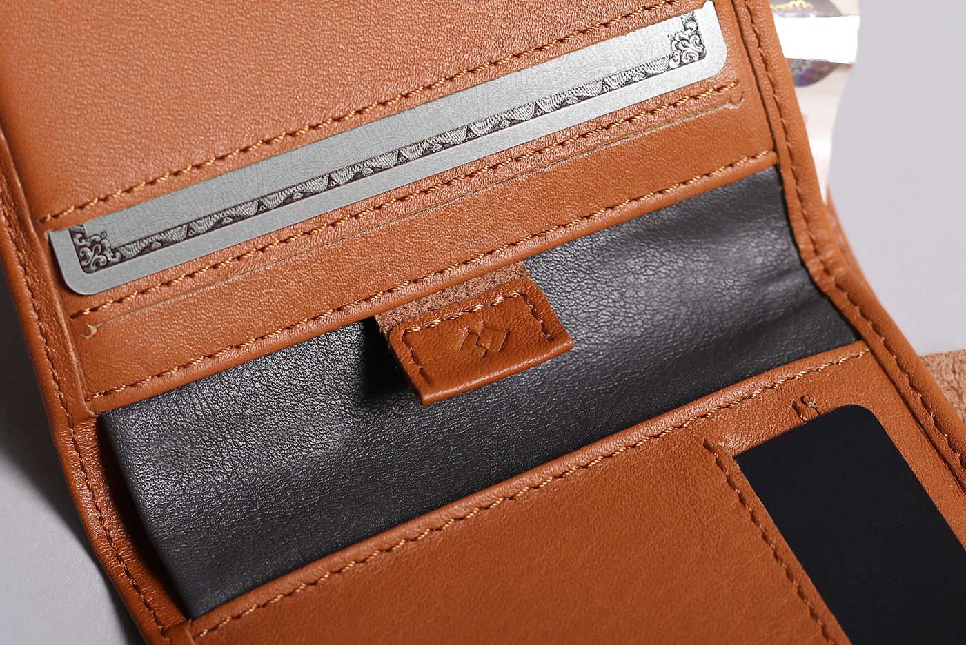 Harber London | Handcrafted leather goods: Wallets, Sleeves & Bags